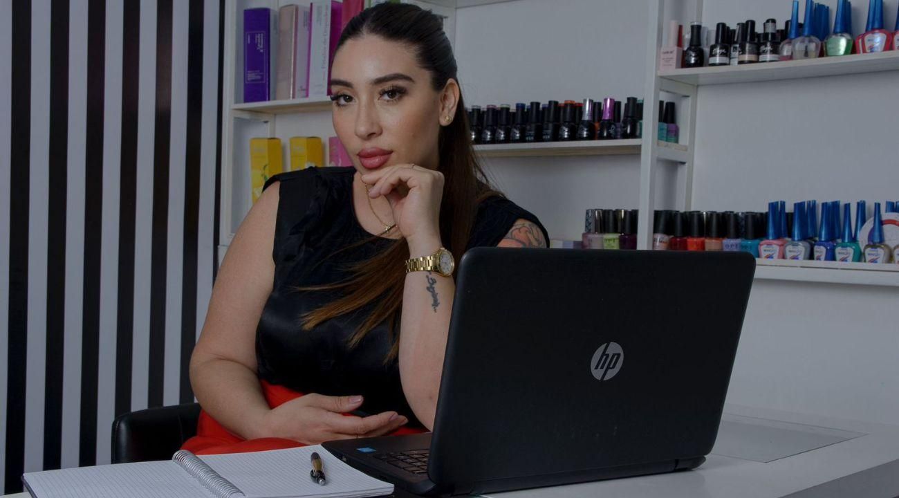Karla Noelia: Transformando estilos y vidas a través del color | Caras
