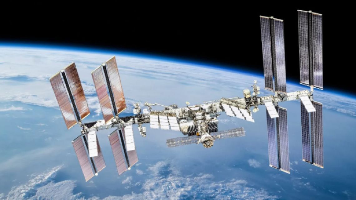 La NASA abre las puertas de la Estación Espacial Internacional y ...