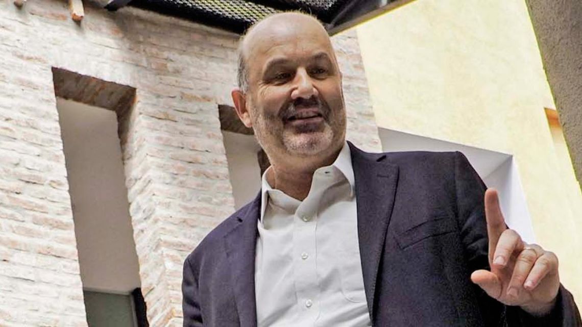 Sturzenegger: "El Presidente va a agasajar a las 200 personas que ...