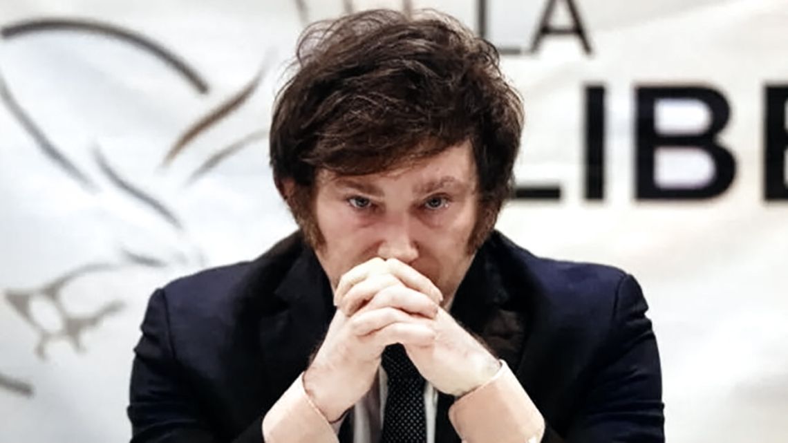 Encuesta: la imagen de Milei cayó 2,5% en medio del escándalo $Libra ...