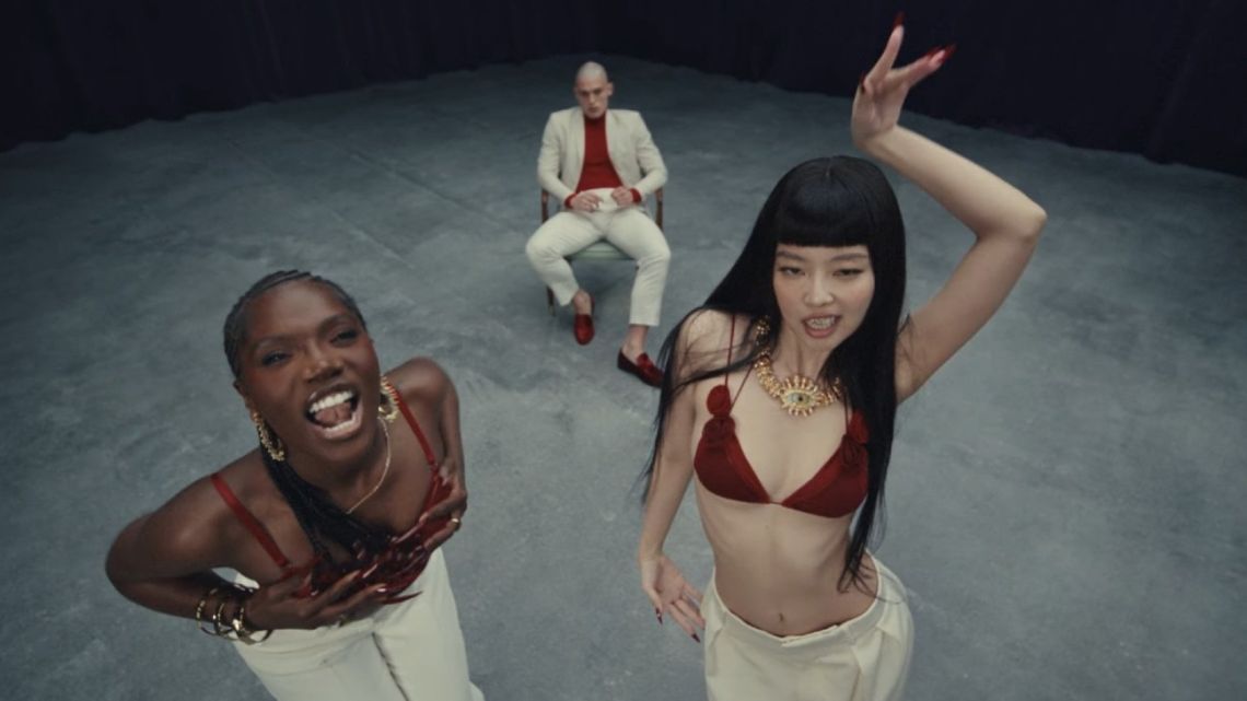 JENNIE y Doechii rapean fuerte y demuestran quién manda en el video de "ExtraL" | Exitoina