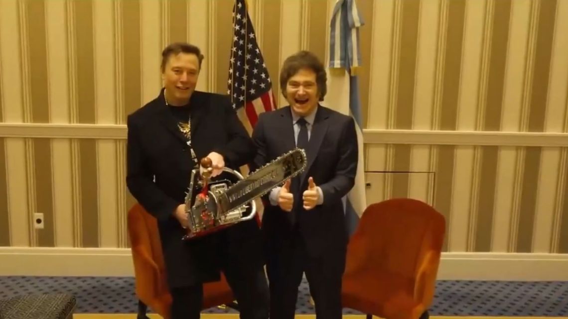 La historia detrás de la motosierra que Javier Milei le regaló a Elon ...