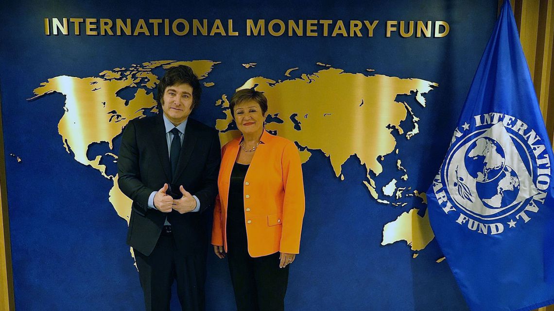 Qué dice el DNU que firmó Javier Milei para el nuevo acuerdo con el FMI ...