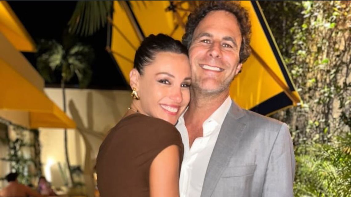 Con jean, Pampita y Martín Pepa mostraron la original insignia patria ...