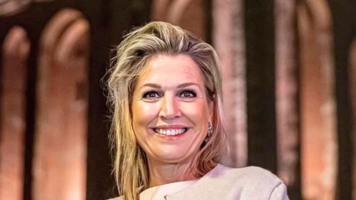 Total blue y aterciopelado, el look con el que Máxima Zorreguieta se ...