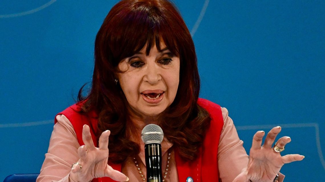 Cristina Kirchner criticó el plan de Javier Milei y Luis Caputo | Perfil