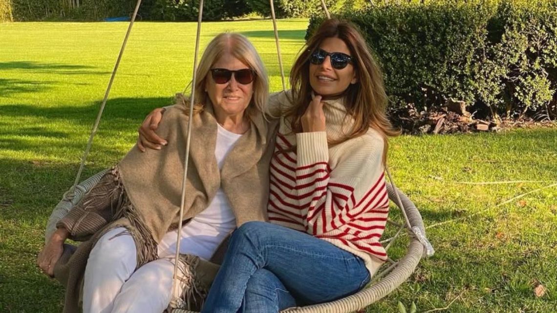 A sus 88 años, Pomi Awada posó espléndida junto a su hija Juliana Awada ...