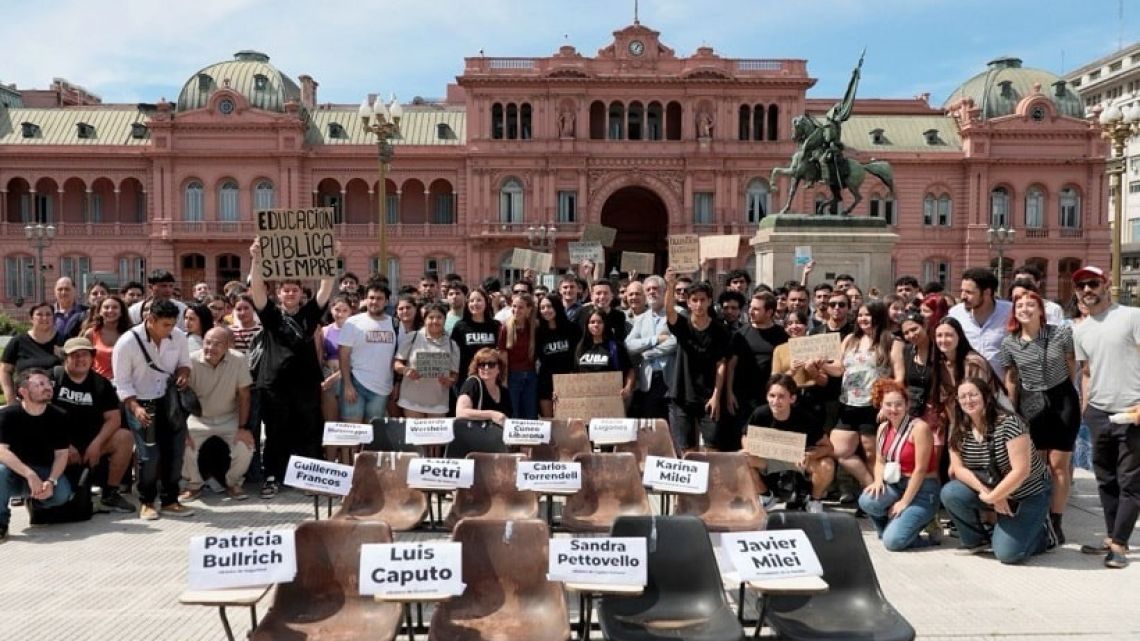 La FUBA dio una clase magistral de protesta en la Plaza de Mayo | Perfil