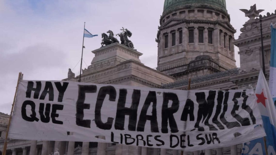 Los jubilados volvieron a marchar con el apoyo de la CGT | Perfil