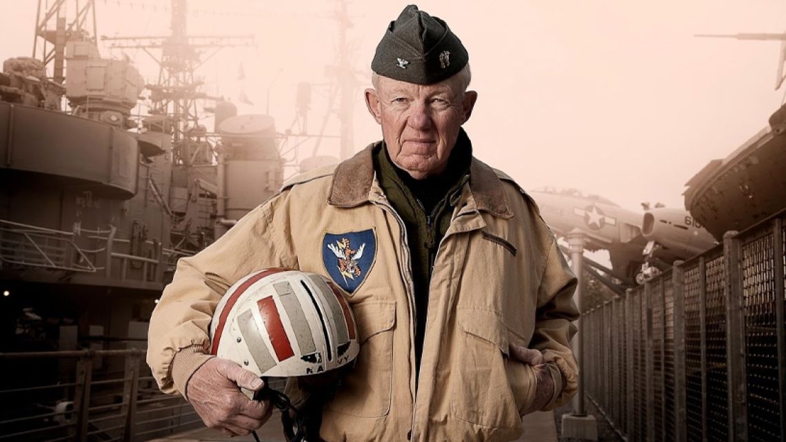 Charlie Plumb y el valor de quien empaca tu paracaídas | Perfil