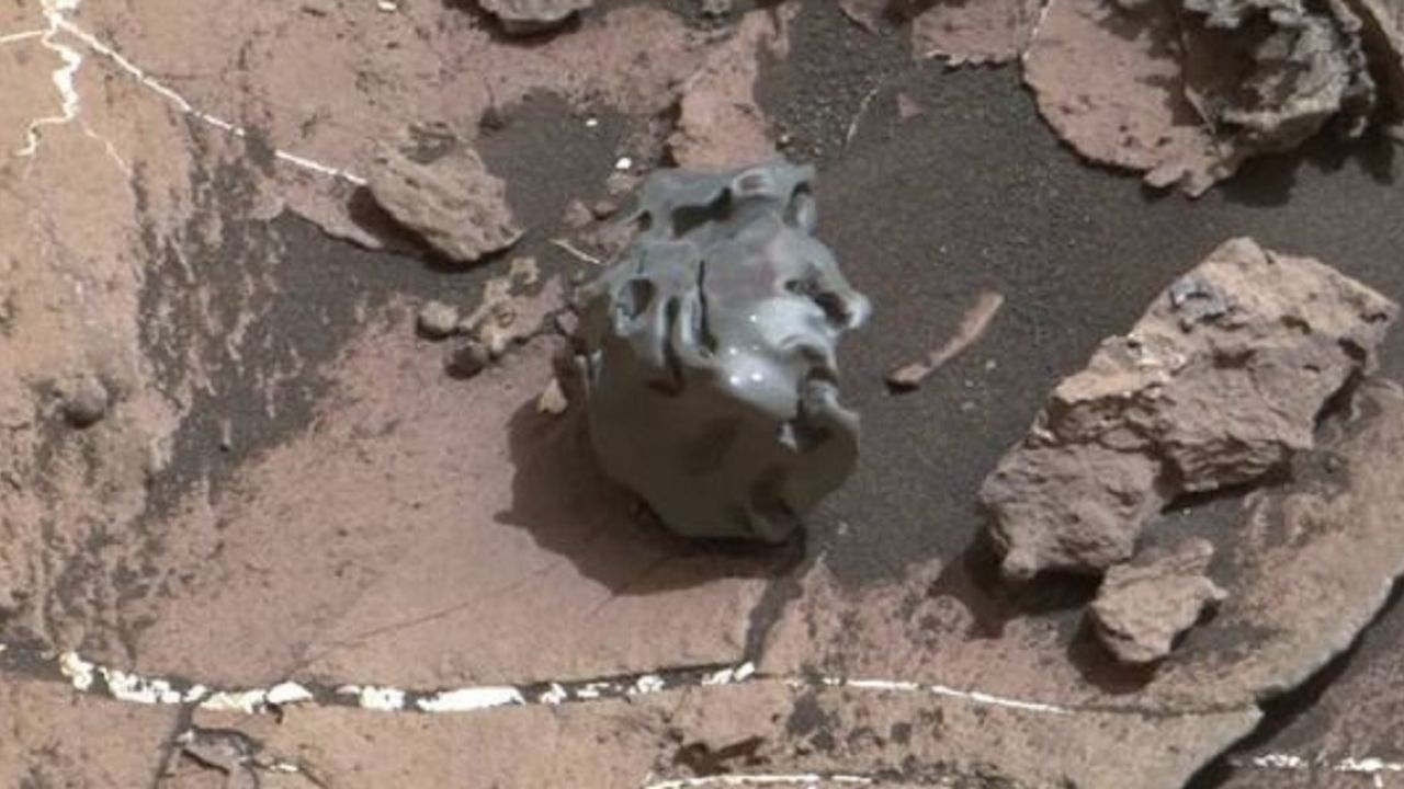 El rover Perseverance encontró una roca con forma de calavera en Marte ...