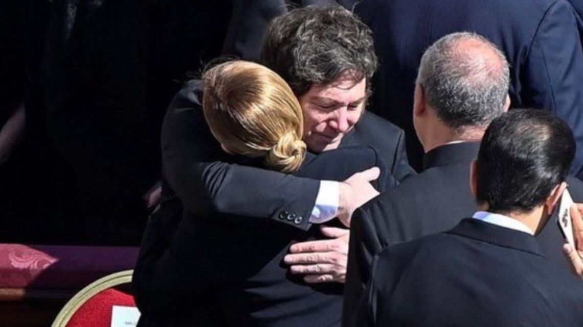 Javier Milei y Giorgia Meloni almorzaron juntos tras el funeral del ...