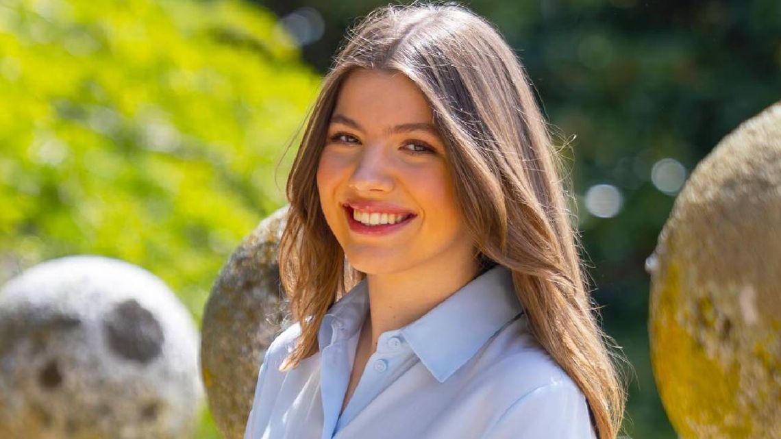La infanta Sofía recibió por su cumpleaños 18 un especial regalo: la Gran Cruz de la Orden de ...