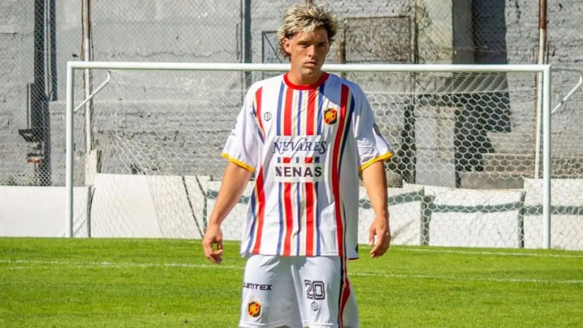 El polémico debut de Santiago Maratea en la Reserva de Colegiales que ...