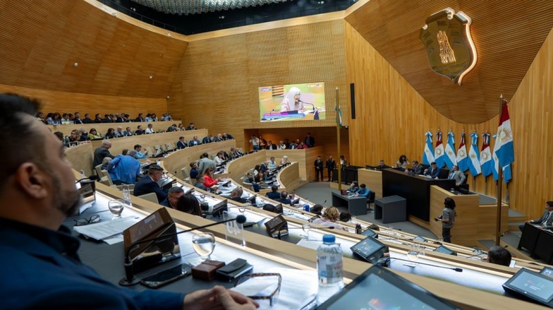 El repudio a De Loredo y la corrupción en las cúpulas policiales llegan a la Legislatura | Perfil