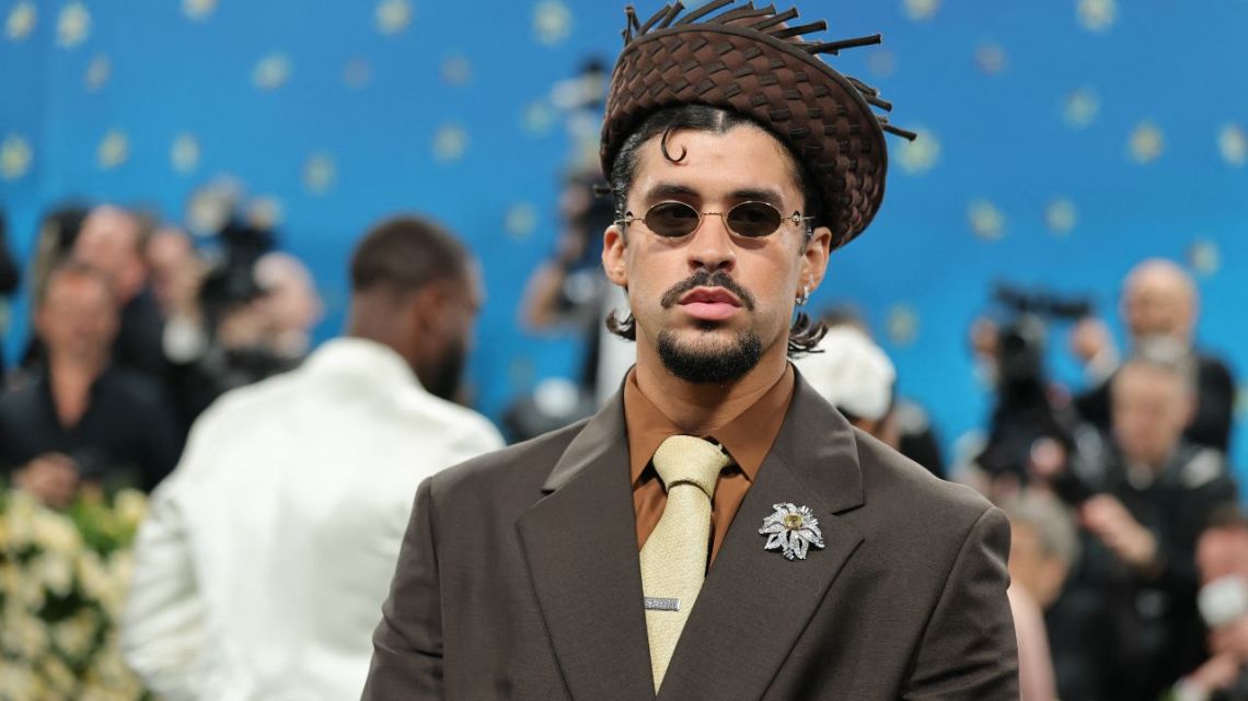 Bad Bunny se roba las miradas en la Met Gala 2025 con un look ...