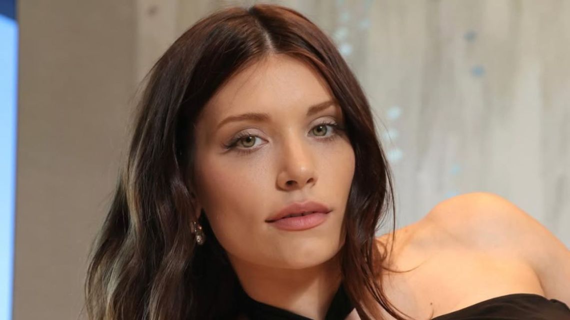 Eva de Dominici hizo un radical cambio de cabello y trajo el estilo rockero de los 80 a la ...