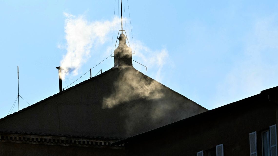 Fumata blanca en el Vaticano, hay un nuevo papa | Exitoina