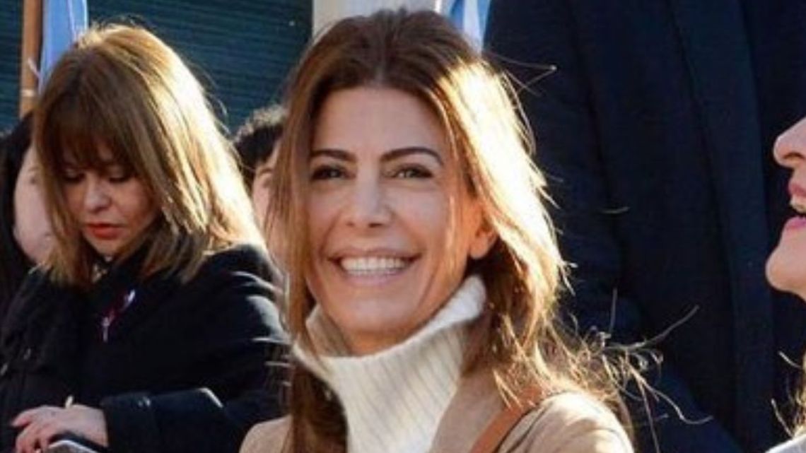 En bikini y a orillas del mar, Juliana Awada terminó sus vacaciones con una especial postal en ...
