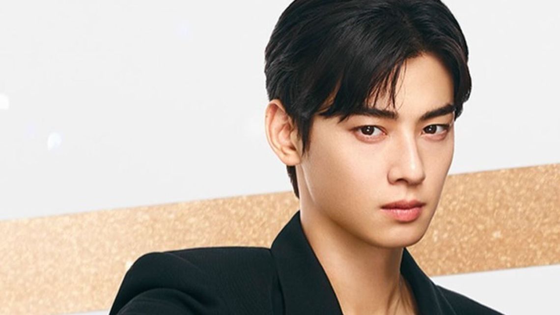 Cha EunWoo, del grupo ASTRO, se prepara para alistarse en el servicio militar de Corea del Sur ...