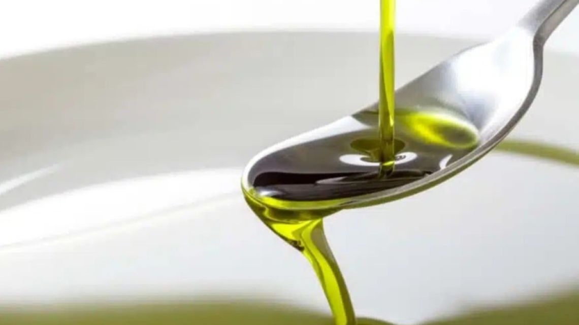 Los beneficios secretos de consumir una cucharada de aceite de oliva en ...