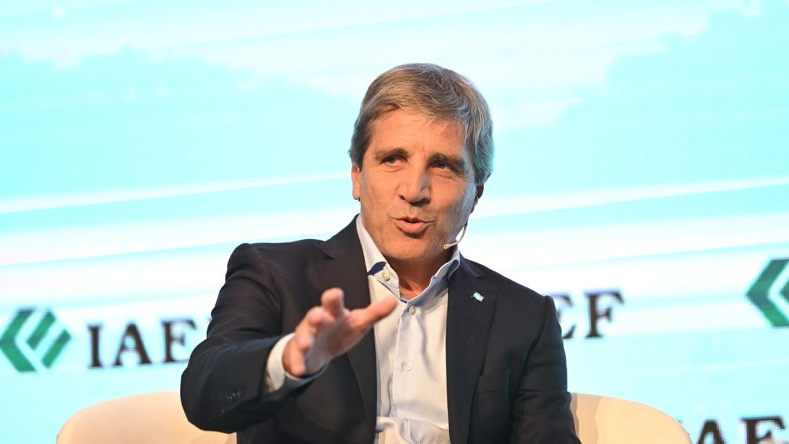 Caputo renovó todos los vencimientos de deuda en pesos y superó el ...