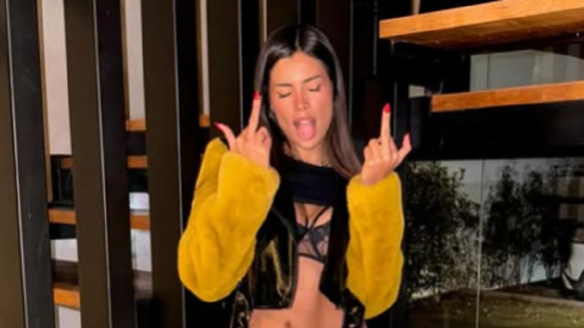 Quien es Valentina Olguín, la cantante denunciada por usar el CUIT de ...