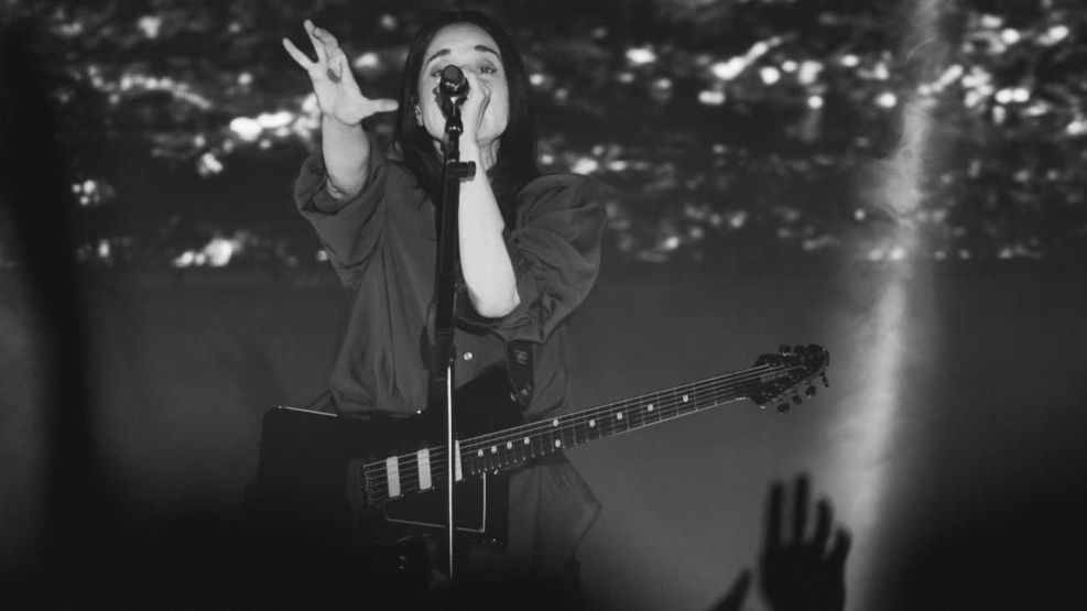 St. Vincent sacudió el Complejo Art Media con un grito primal, femenino, rockero | Perfil