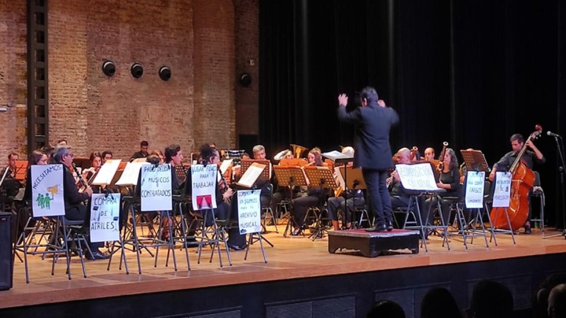 Teatro Comedia: acéfalo y con deudas de más de 30 millones de pesos ...