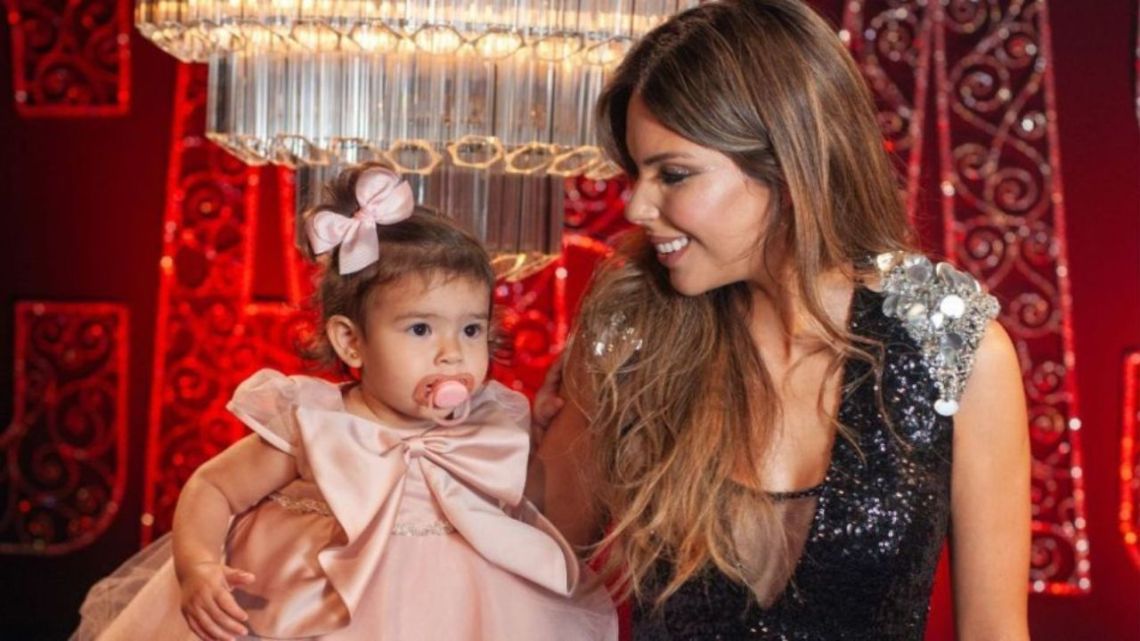 Una Sarah Burlando bebé hace estallar a su papá y su mamá: Barby Franco ...