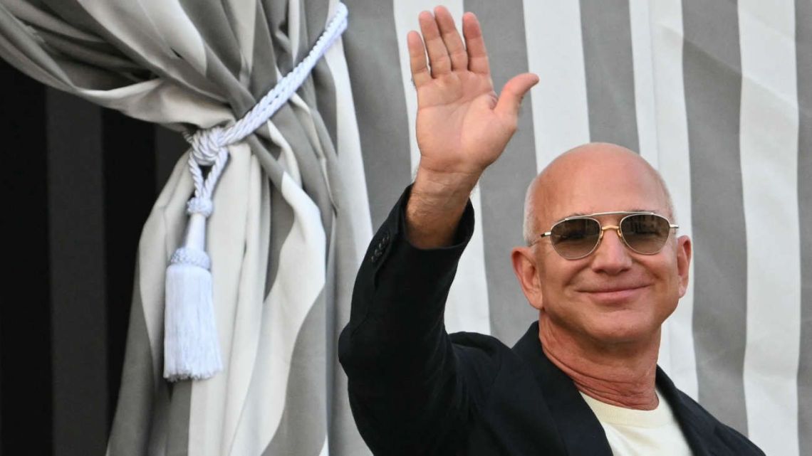 Jeff Bezos vendió por primera vez en el año acciones de Amazon: la ...