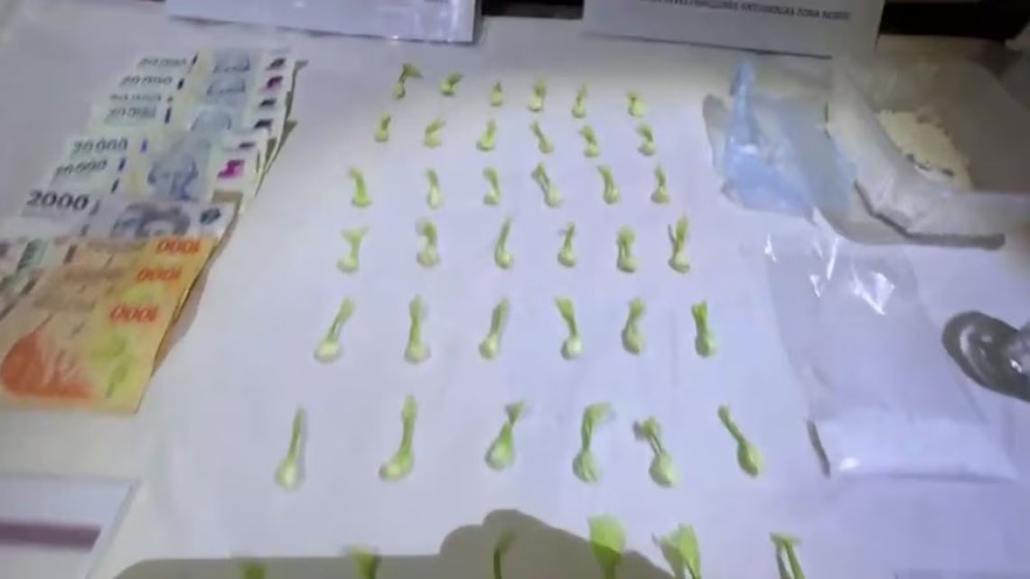 Así clausuran dos búnkeres narco que funcionaban en un edificio tomado ...