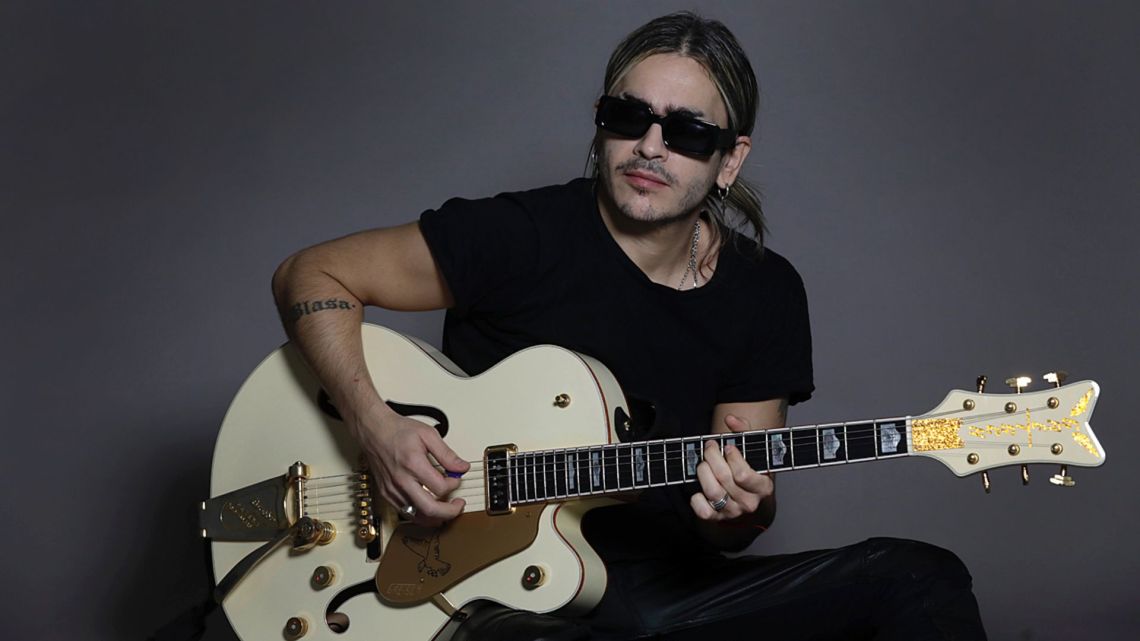 Pato Sardelli encendió las redes con un video tocando la guitarra en el show de Airbag en ...