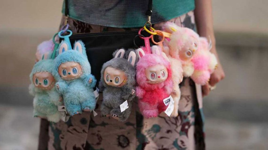 Fiebre Labubu: ¿A cuánto asciende la fortuna de Wang Ning, el hombre ...