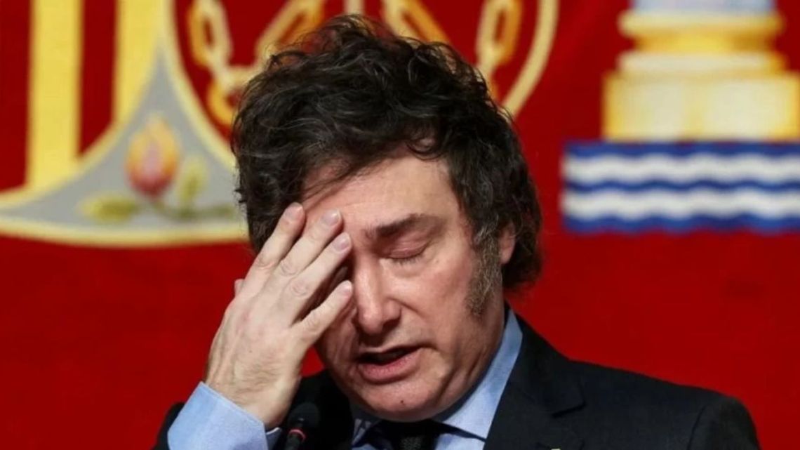 Milei tiene un 51,1% de desaprobación y la corrupción ocupa el primer lugar entre las ...