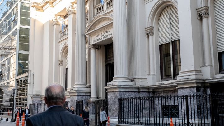 Central Bank again intervenes to halt run on peso | Buenos Aires Times