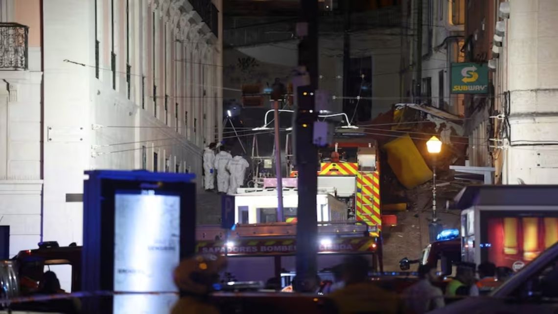 Un funicular turístico descarriló en Lisboa dejando al menos 15 muertos ...