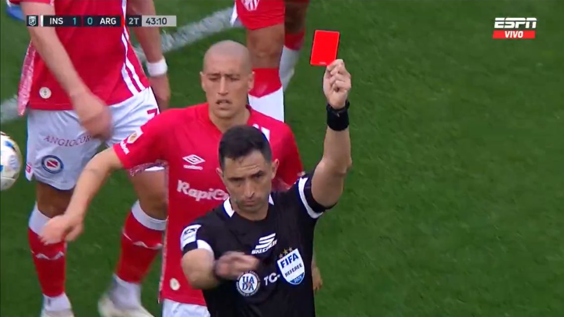 El arbitraje volvió a llevarse un partido: Instituto le ganó a ...