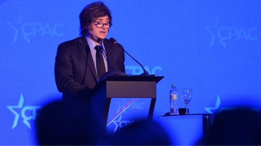 "No hay una opción moderada entre el superavit y el déficit", dijo Javier Milei en la CPAC en ...