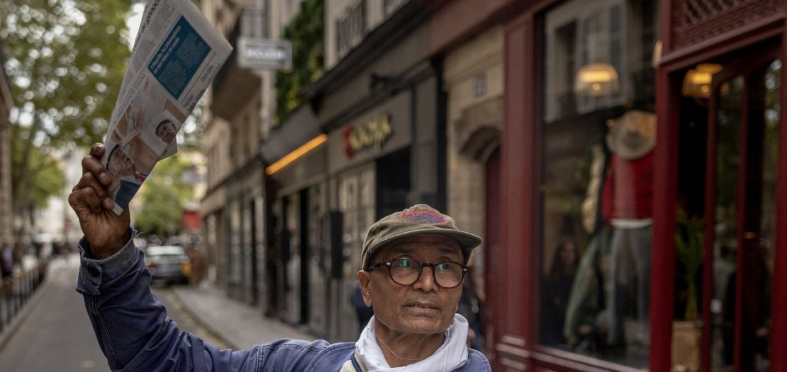 Meet Ali Akbar, Paris’ last newspaper hawker and local legend | Buenos ...