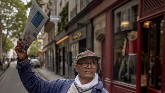 Meet Ali Akbar, Paris’ last newspaper hawker and local legend | Buenos ...