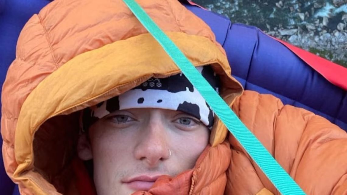 Influencer murió tras caer de un peligroso muro durante una transmisión ...