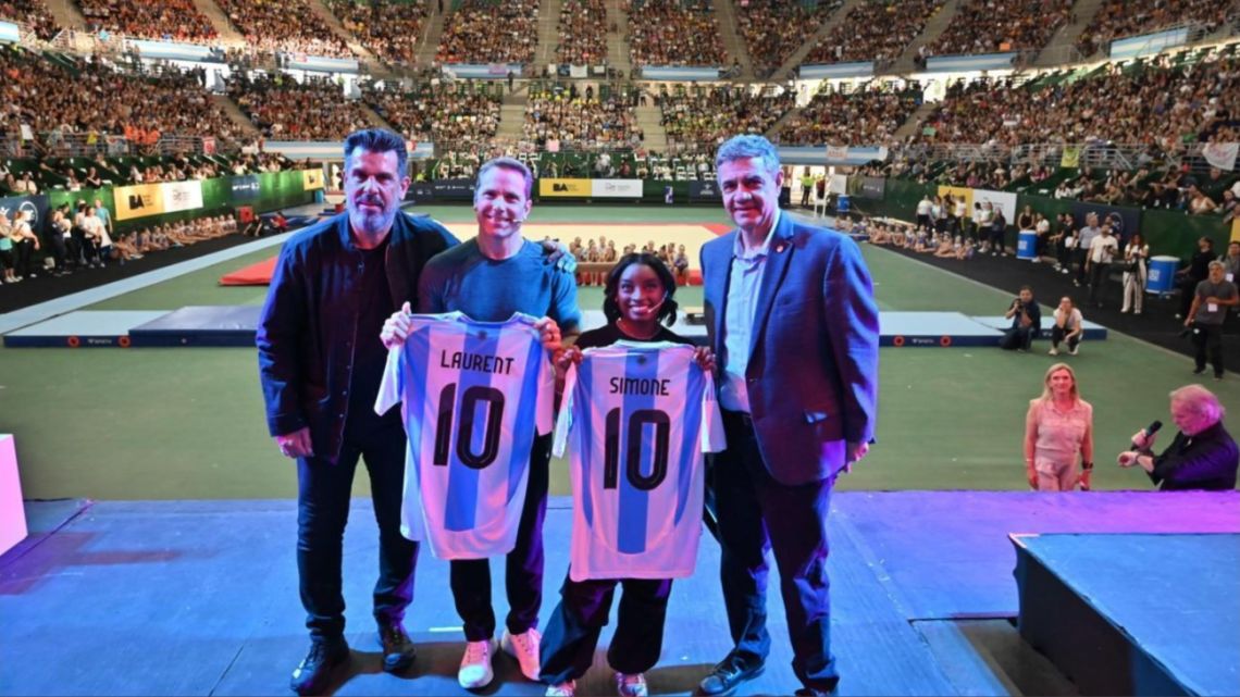 Jorge Macri le entregó a la gimnasta Simone Biles la llave del Parque ...