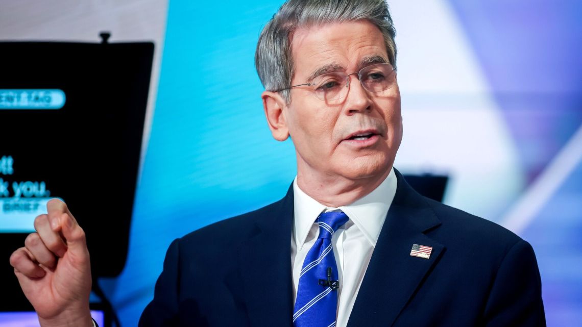 Scott Bessent anunció que la ayuda total para Argentina alcanzaría los ...