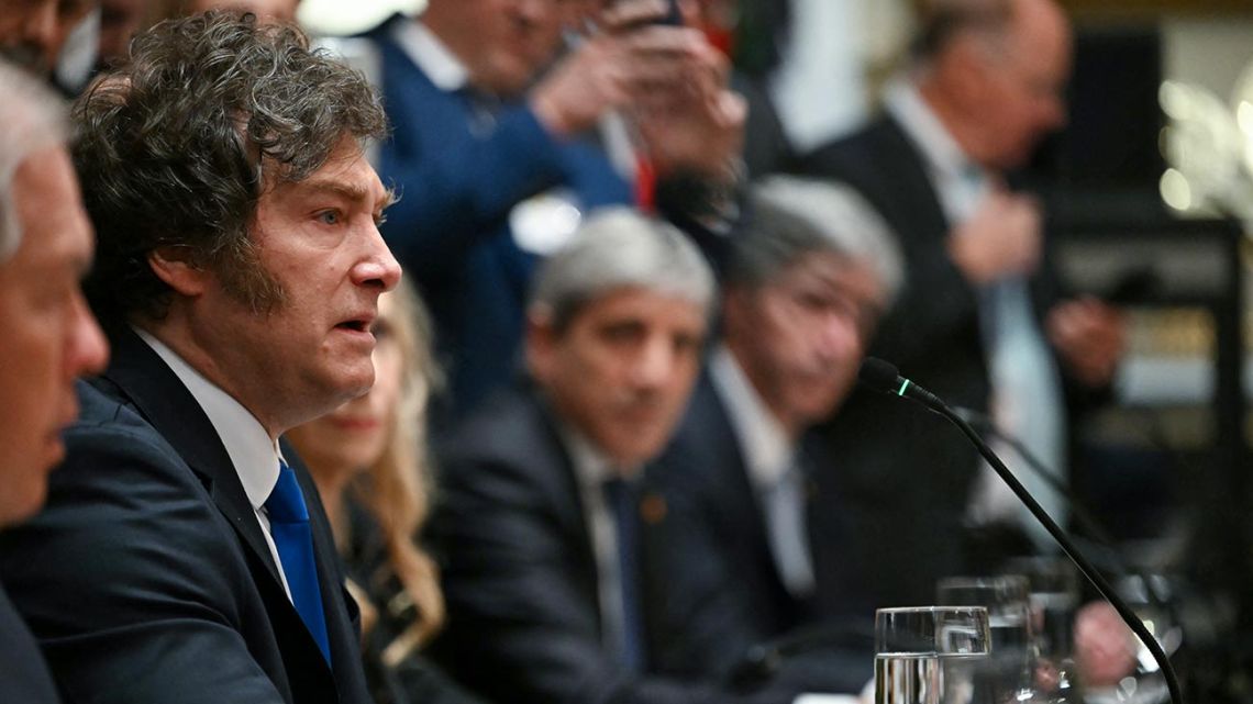 Mr. Javier Gardiner y la muerte de la verdad | Perfil