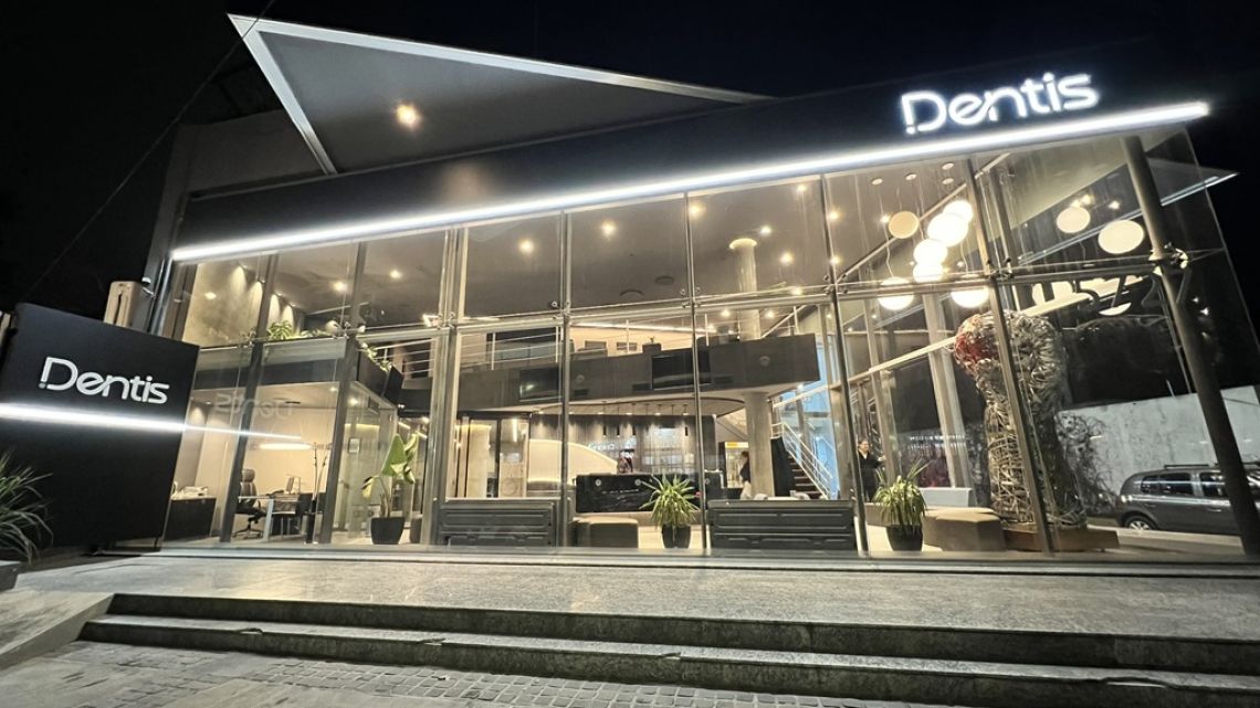 Dentis celebró sus tres décadas con innovaciones en odontología ...