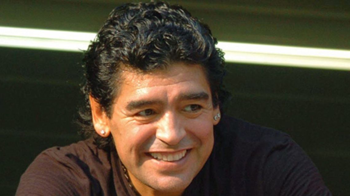 Así es la Ferrari negra de Maradona que se convirtió en un objeto ...