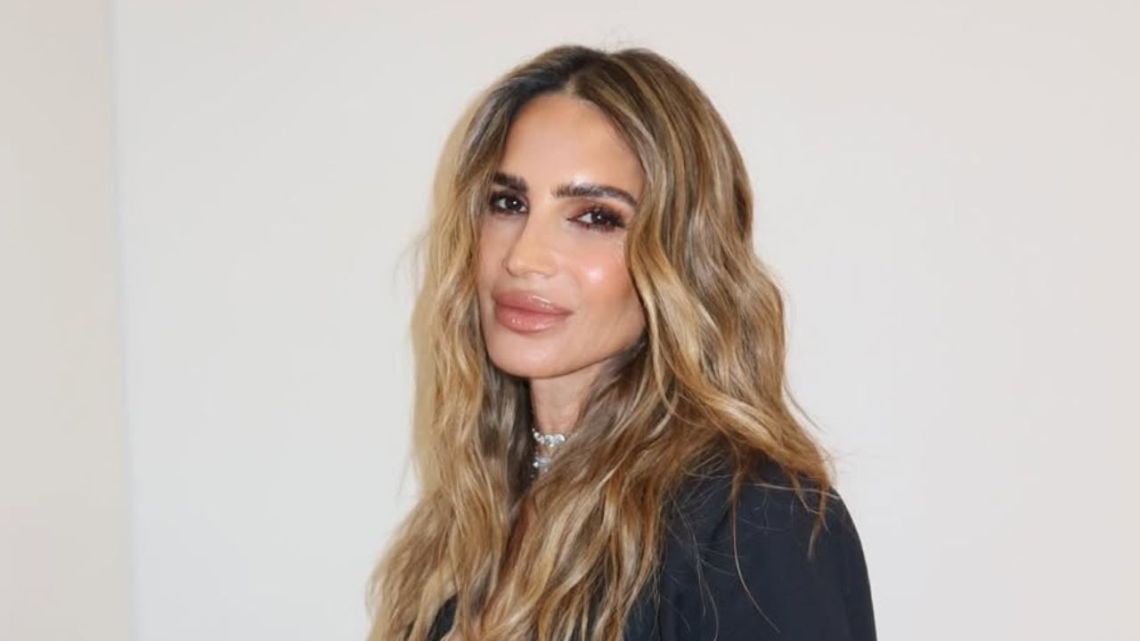 Adiós a las camperas de jean: el look rock chic de María Vázquez que se ...