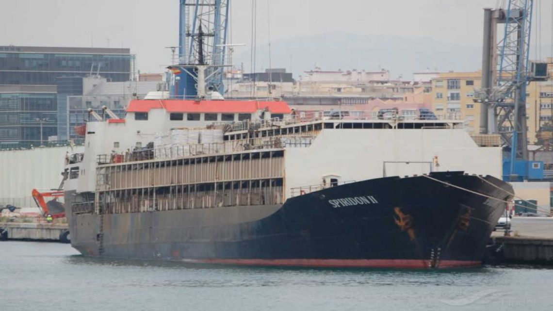 El buque con las vacas uruguayas espera poder "tirar" a los pobres ...