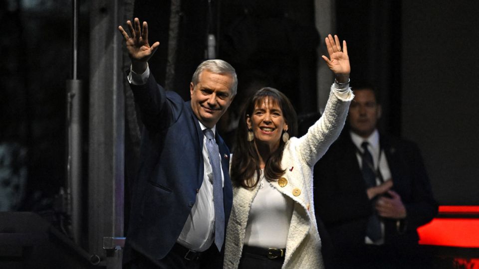 Chile shifts right as Pinochet fan Kast wins election run-off by ...
